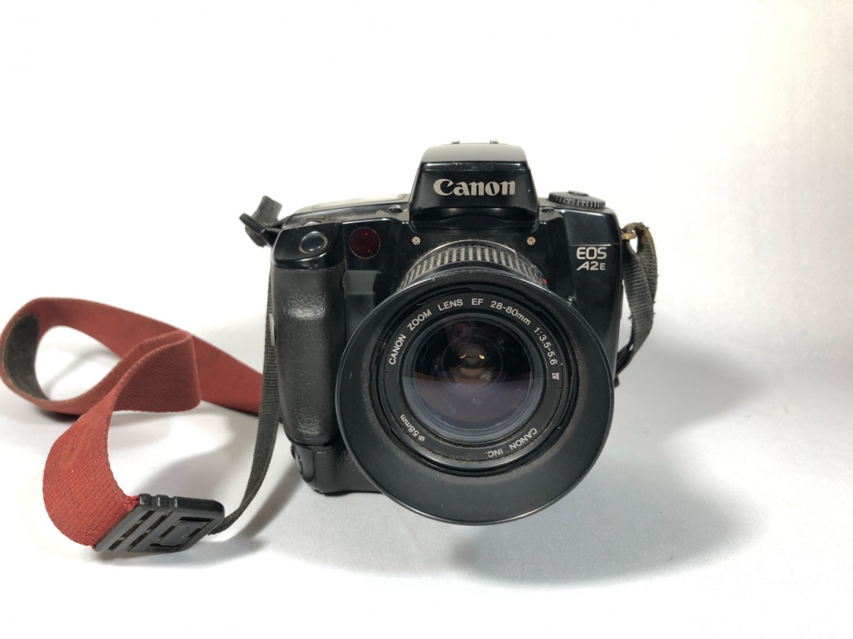 Canon EOS A2e com a lente de 85mm. No estado. Não testa