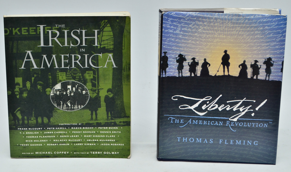 LIVRO - Lote constando dois livros " Liberty" d