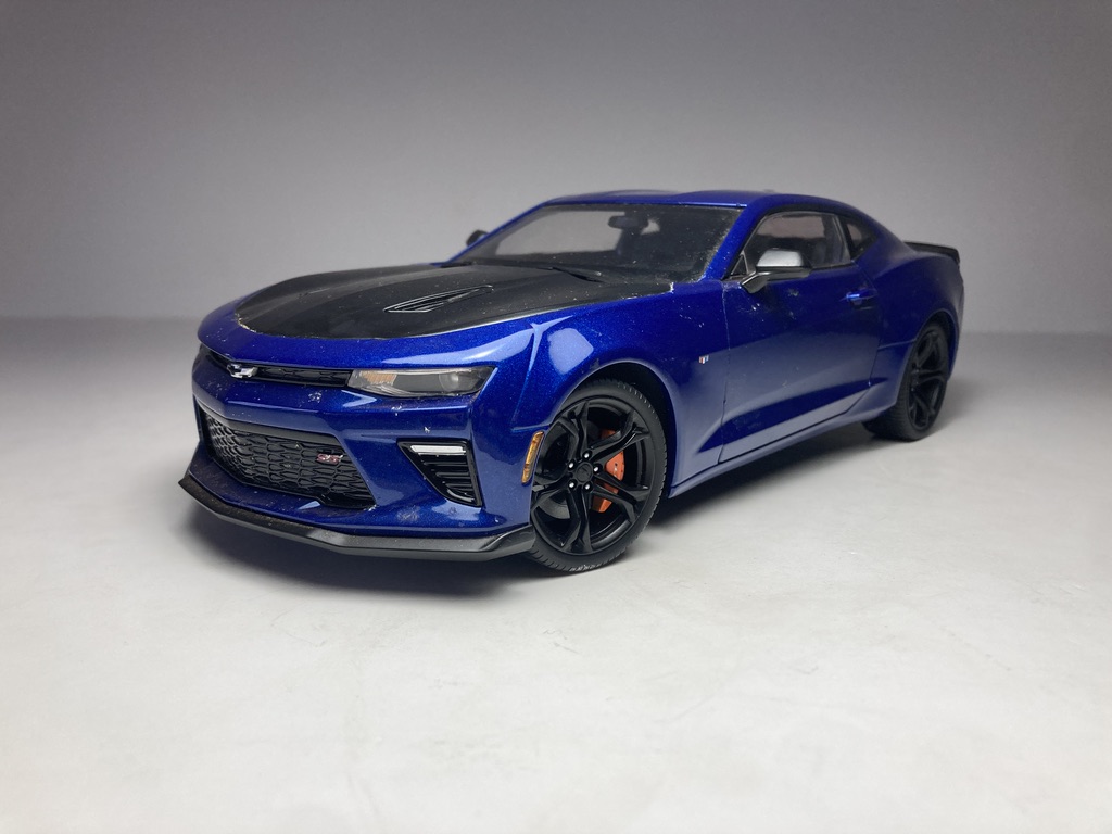 2017 Chevrolet Camaro Azul Auto World Escala 1/18 mini