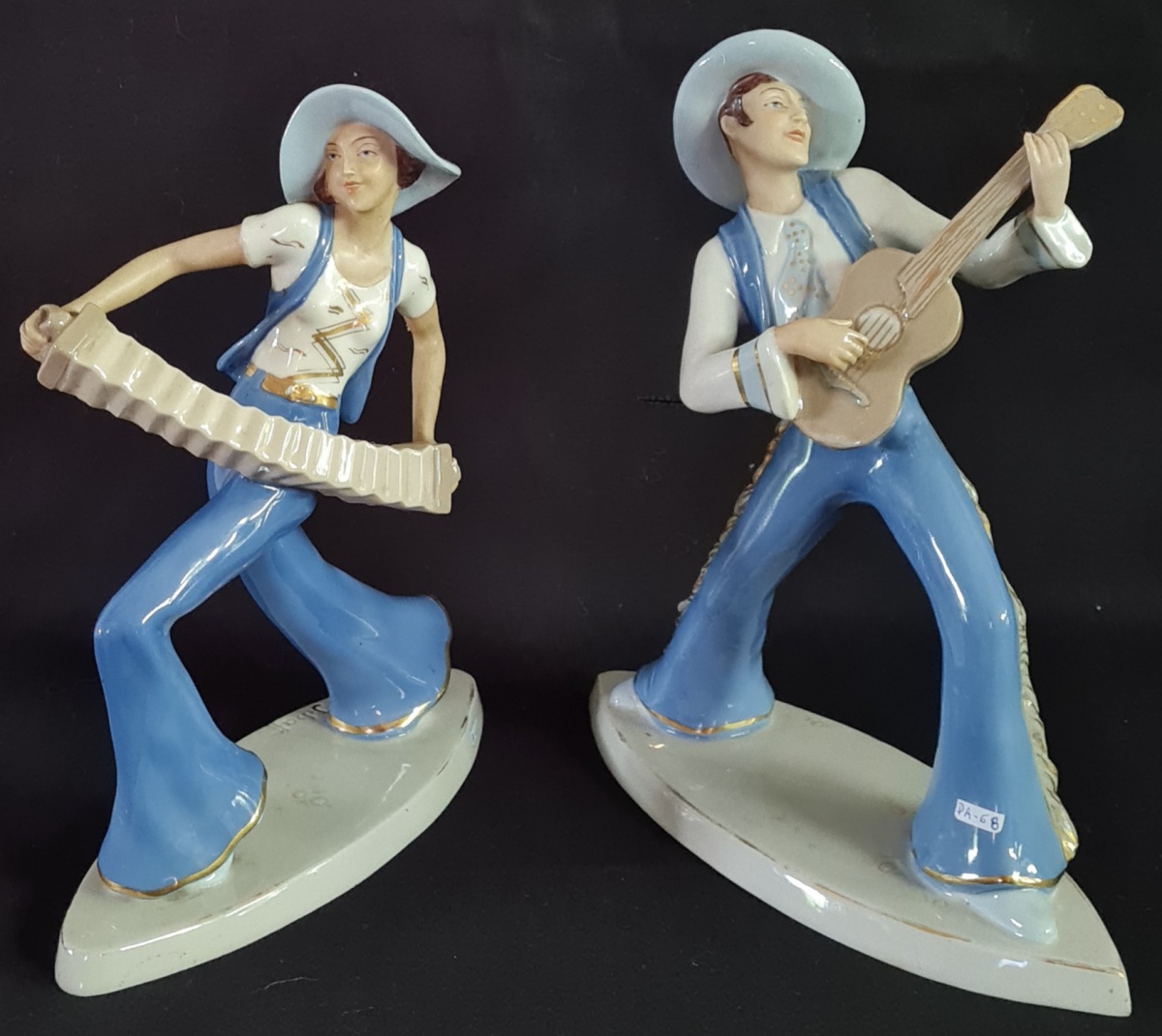 Porcelana Royal Dux, casal de músicos, art deco, marca