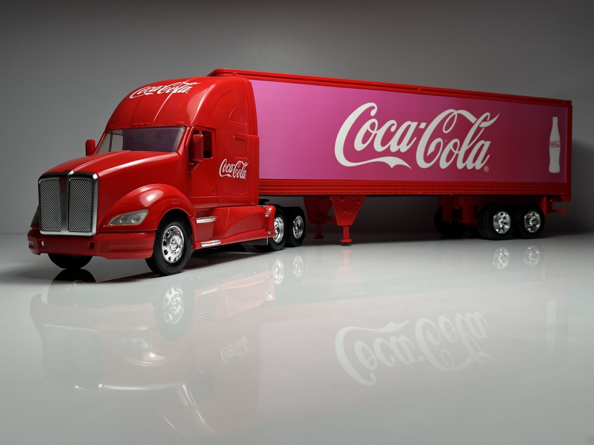 Kenworth Vermelho Coca Cola - New Ray Escala 1/32 minia