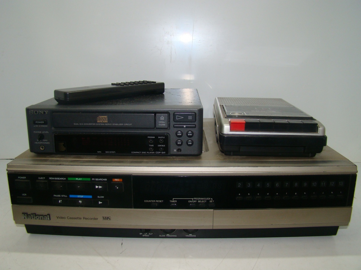 Video Cassete National VHS, CD Sony CDP S 41 e Cassete