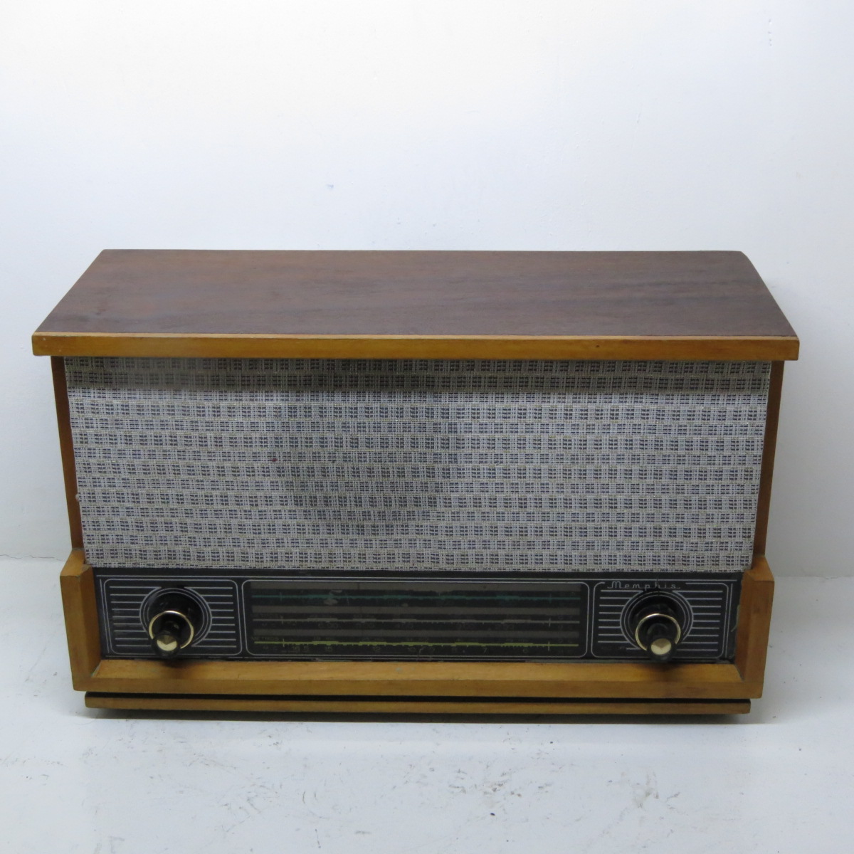 Antigo rádio Memphis - Funcionando, caixa de madeira. M