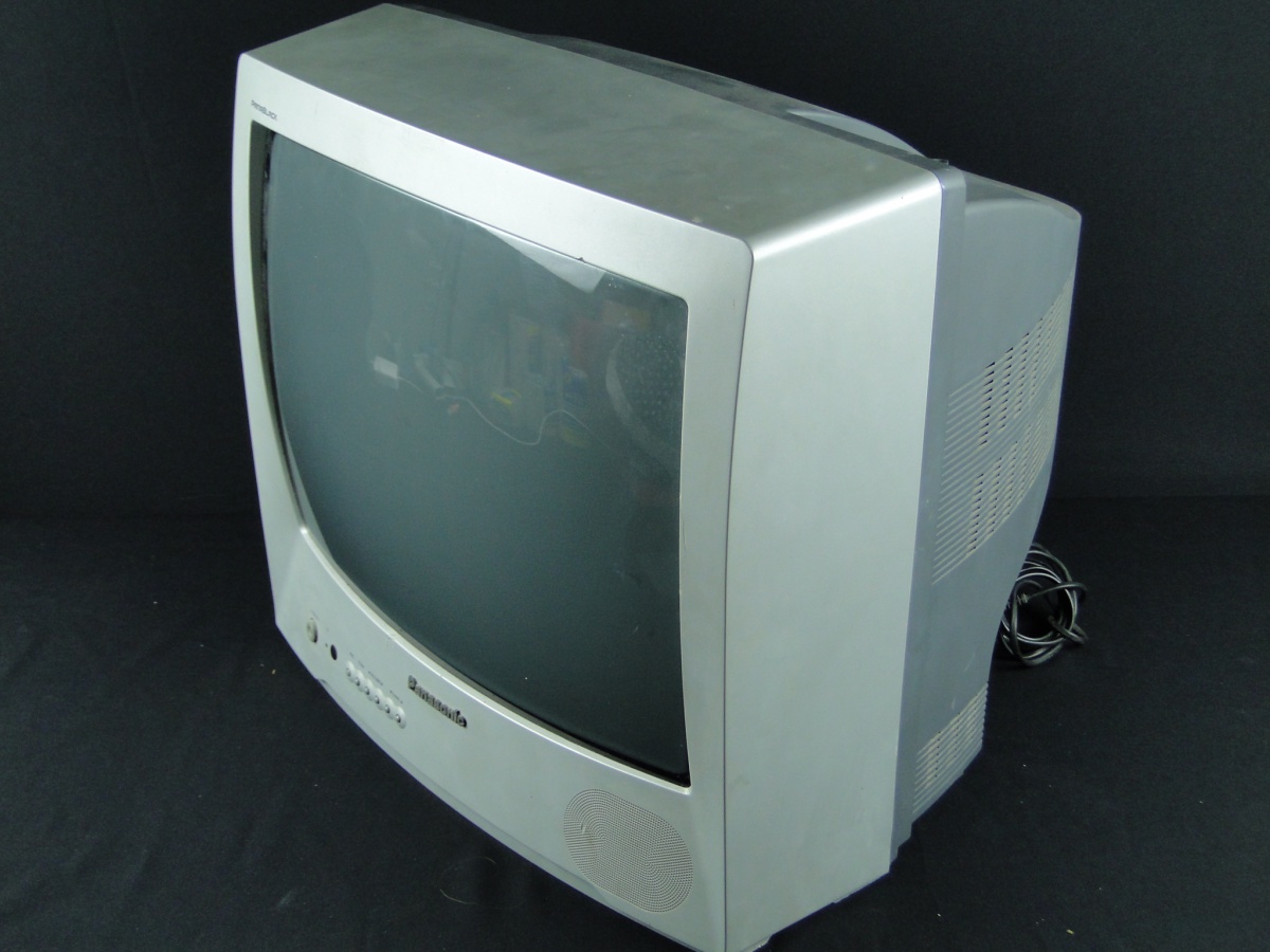 Antiga televisão da marca PANASONIC , 20 polegadas , m