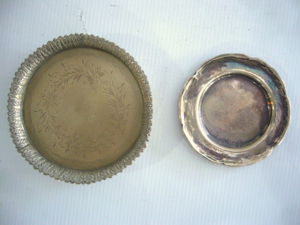 Duas salvas de prata contrastadas. 130 g.