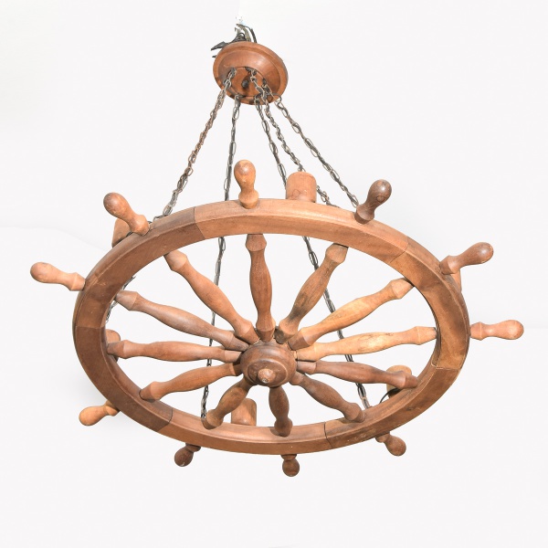 Lustre Timão executado em madeira nobre torneada, para