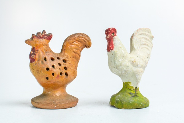 Arte Popular Brasileira. "Galo". Duas escultura