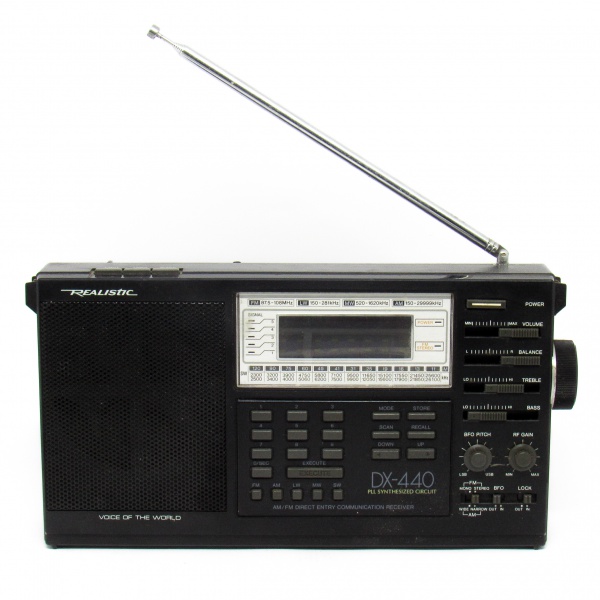 Rádio Realistic DX-440 AM/FM - Caixa em plástico na cor