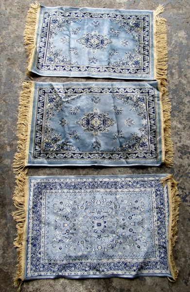 TAPETES - Um tapete turco feito a mão, com motivos geom