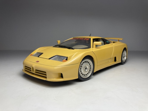 Bugatti EB110 Amarelo Burago Escala 1/18 miniatura em m
