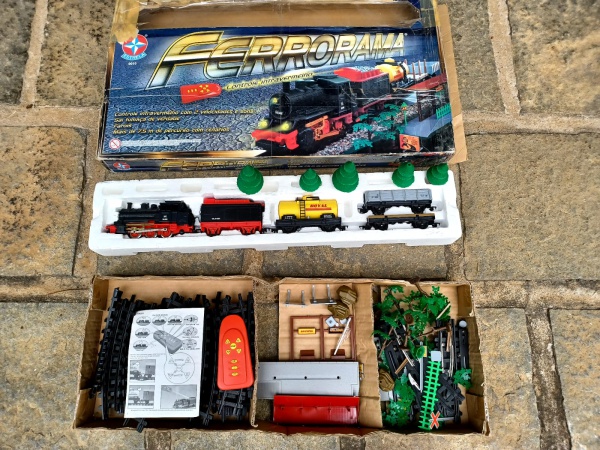 Ferrorama estrela completo conforme fotos. Solta fumaça