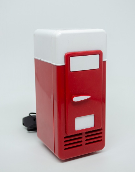 Mini cooler para 01 lata com funcionamento via cabo USB