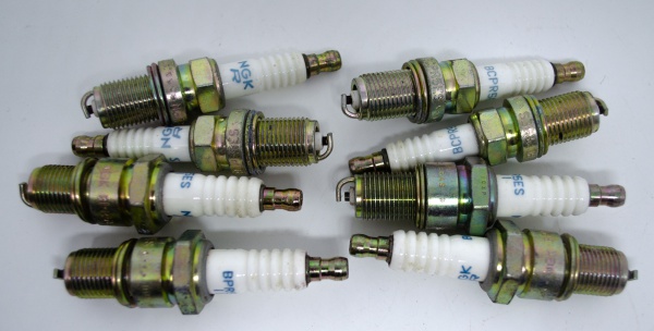 08 Velas automotivas em ótimo estado.