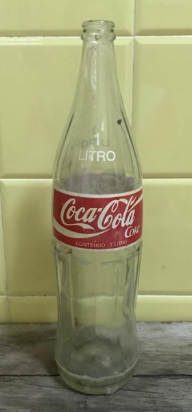 Rótulo coca-cola em garrafa original de vidro - 1 litro