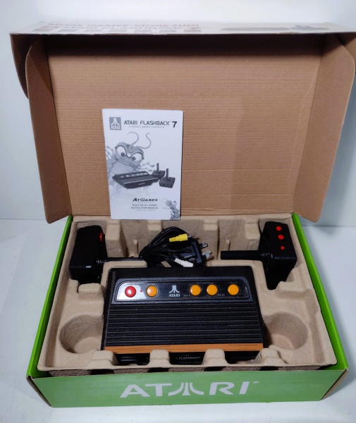 ANTIGO ATARI FLASBACK COMPLETO NA CAIXA . NUNCA USADO.