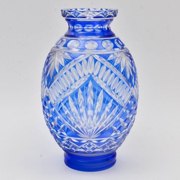 Vaso em cristal overlay da Bohêmia em double azul e bra