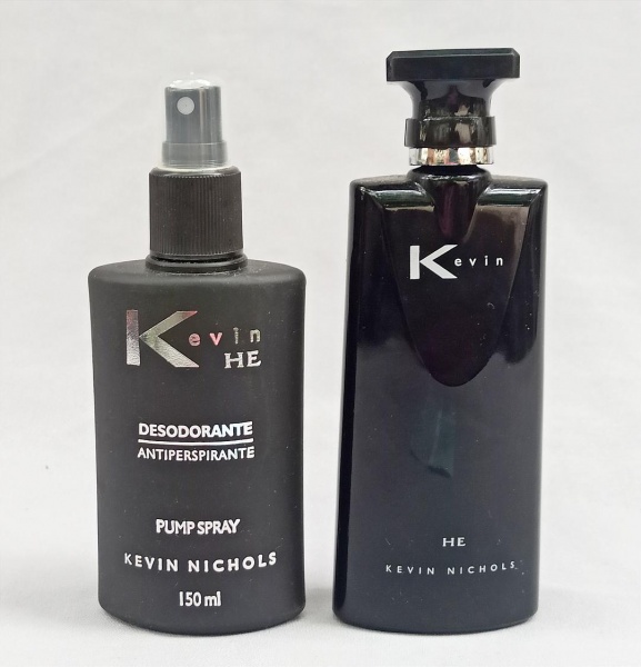 FLACON DE PARFUM, dois (2) itens da marca KEVIN NICHOLS