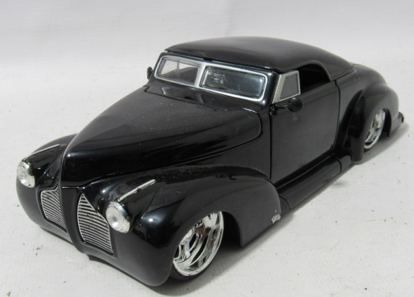 DUBCITY, Pontiac 1944, confeccionado em metal esmaltado