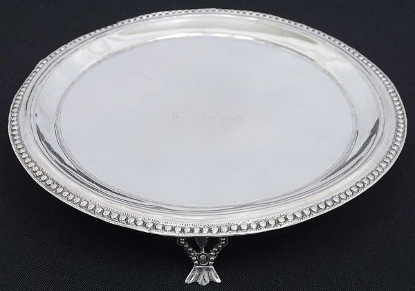 Salva circular em prata brasileira do séc. XVIII