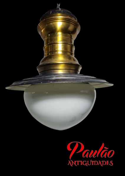 Antiga luminária no estilo do Rio Antigo, em latão, cú