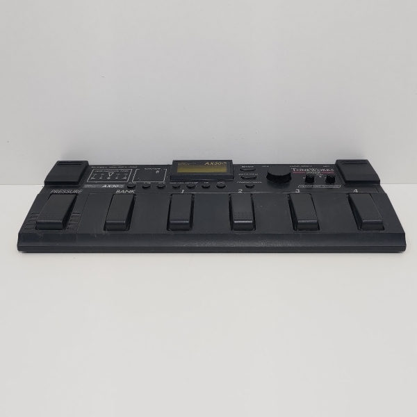Pedaleira marca TroneWorks Korg Ax30G (não testado). Me