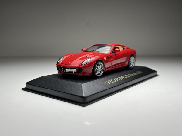 Ferrari 599 GTB Fiorano 2006 Vermelho - Ixo Escala 1/43
