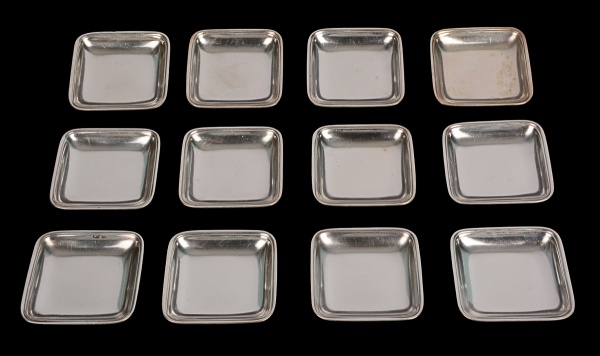 Conjunto de 12 manteigueiras em metal espessurado à pra