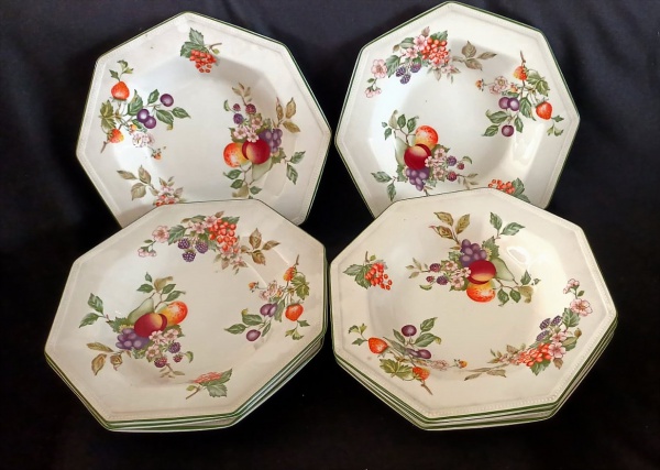 JOHNSON BROS, porcelana inglesa, 8 pratos fundos decora