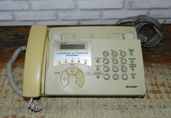 APARELHO TELEFÔNICO COM FAX. MARCA SHARP. MODELO UV-67.
