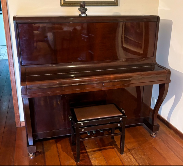 Piano Essenfelder , acompanha banqueta - dim - 1,52x70x