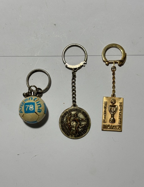 Copa do Mundo- 3 chaveiros sendo um do Mundial de 1950