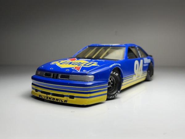 Oldsmobile Azul #94 Sunoco - Revell Nascar Escala 1/24