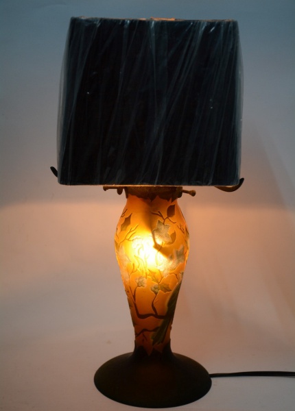 Emille Gallé (FRANÇA, 1900). Gracioso abajur art nouvea