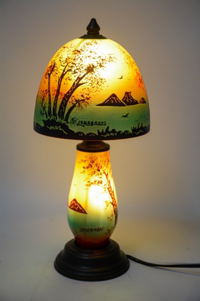 Emille Gallé (FRANÇA, 1900). Gracioso abajur art nouvea