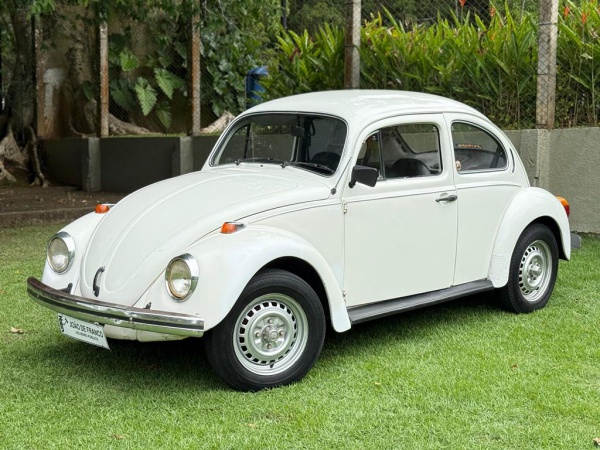 AUTOMÓVEL FUSCA 1300 1983 Carro que conta com grande