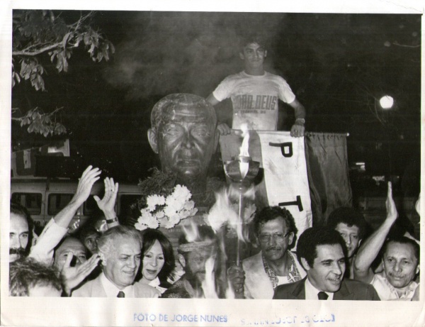 Fotografia datada de agosto de 1986 de campanha para el