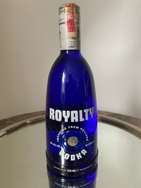 Vodka ROYALTY (Holanda) - antiga garrafa de 750ml - lac