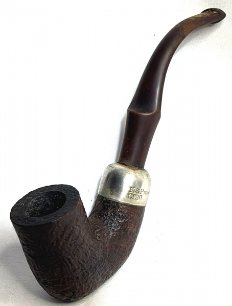 Cachimbo produzido em madeira e material sintético, de