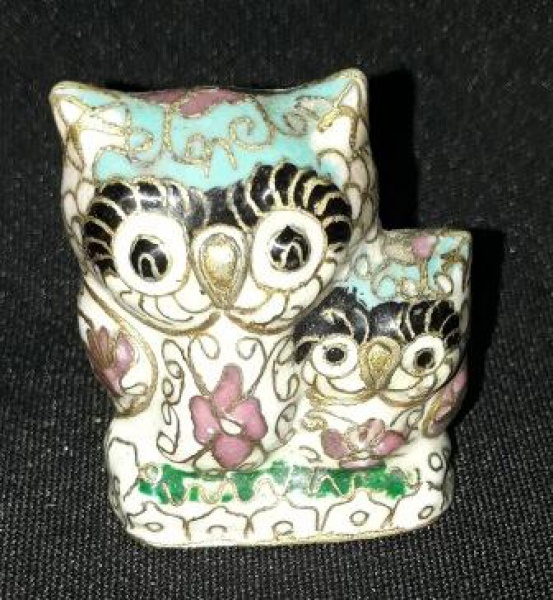 CORUJA EM CLOISONET ORIENTAL COM RICA ESMALTAGEM. MEDIN