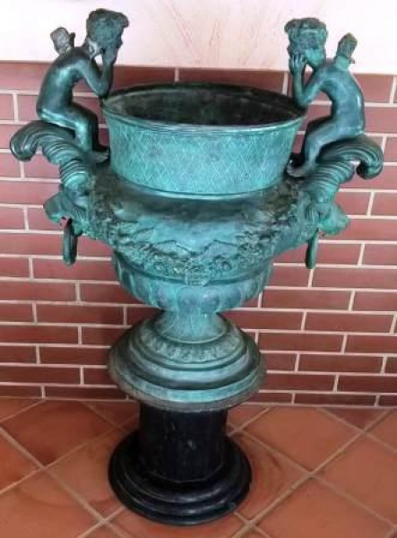 ÂNFORA NAPOLEÔNICA CONFECCIONADA EM BRONZE, COM PEGAS C